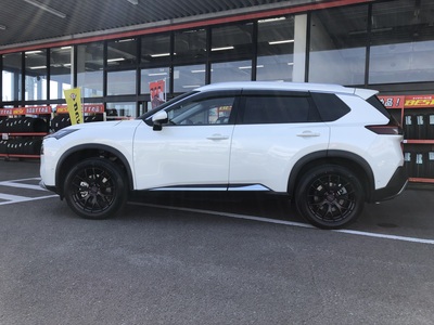 BEST写真館 | 日産 エクストレイル T33/SNT33 の RAYS(レイズ) HOMURA ホムラ 19 セミグロスブラック/RAP(レッドクリア)(B7J) を表示 | タイヤと ...