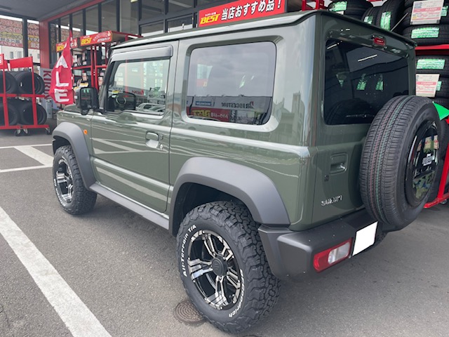 BEST写真館 | スズキ ジムニーシエラ JB74W の MID(マルカ) NITRO POWER ナイトロパワー 16 ブラックメタリック+ミラーカット/グラフィティ を表示 | タイヤと ...