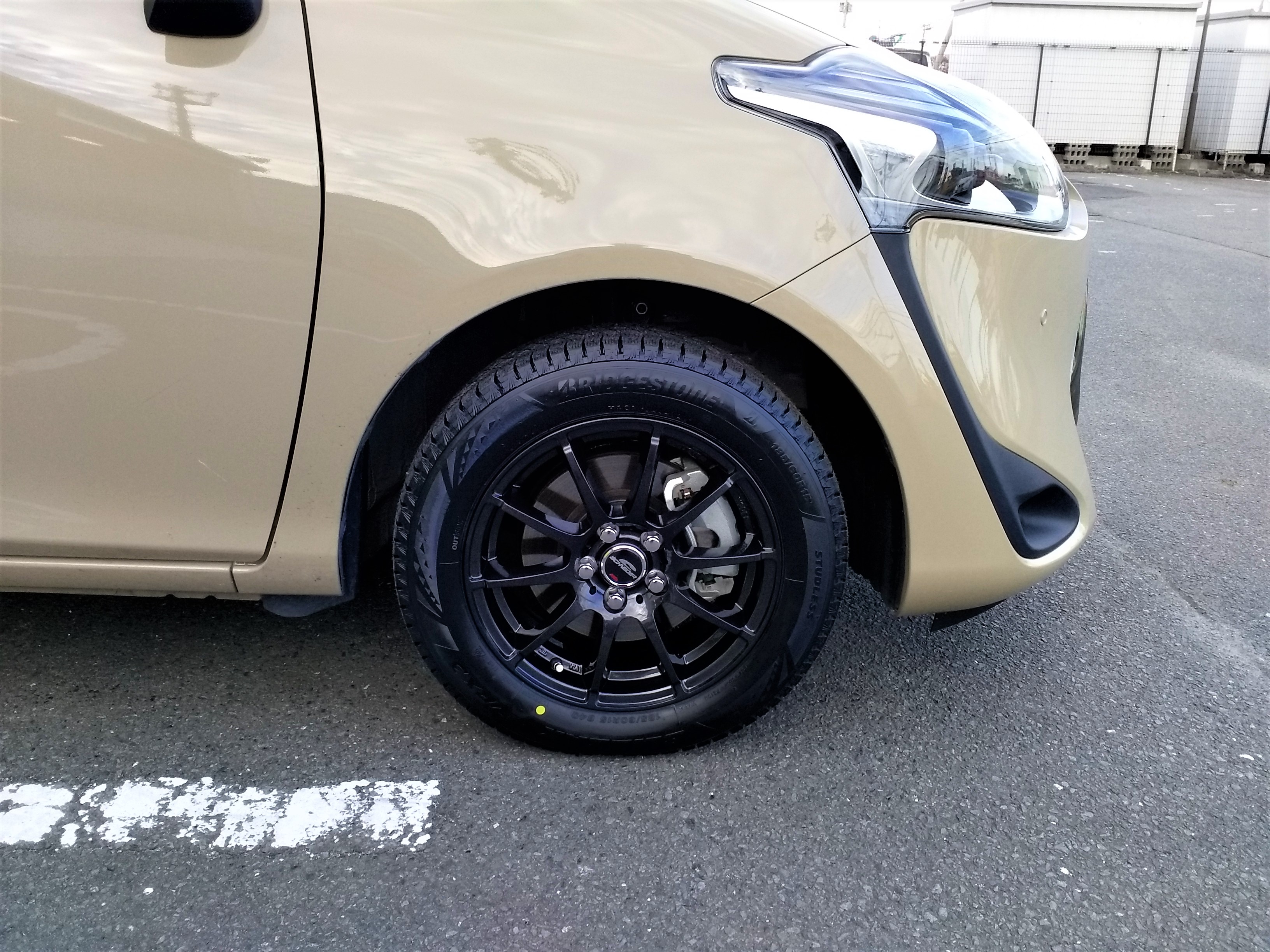 BEST写真館 | トヨタ シエンタ NCP175G/NHP170G の MID(マルカ) MID WHEELS 15 ストロングガンメタ を表示 | タイヤとアルミホイールの専門店 タイヤ ...