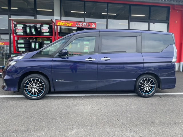 BEST写真館 | 日産 セレナ NC27/GFC27 の MID(マルカ) MID WHEELS 17 ブラックメタリックポリッシュ ...