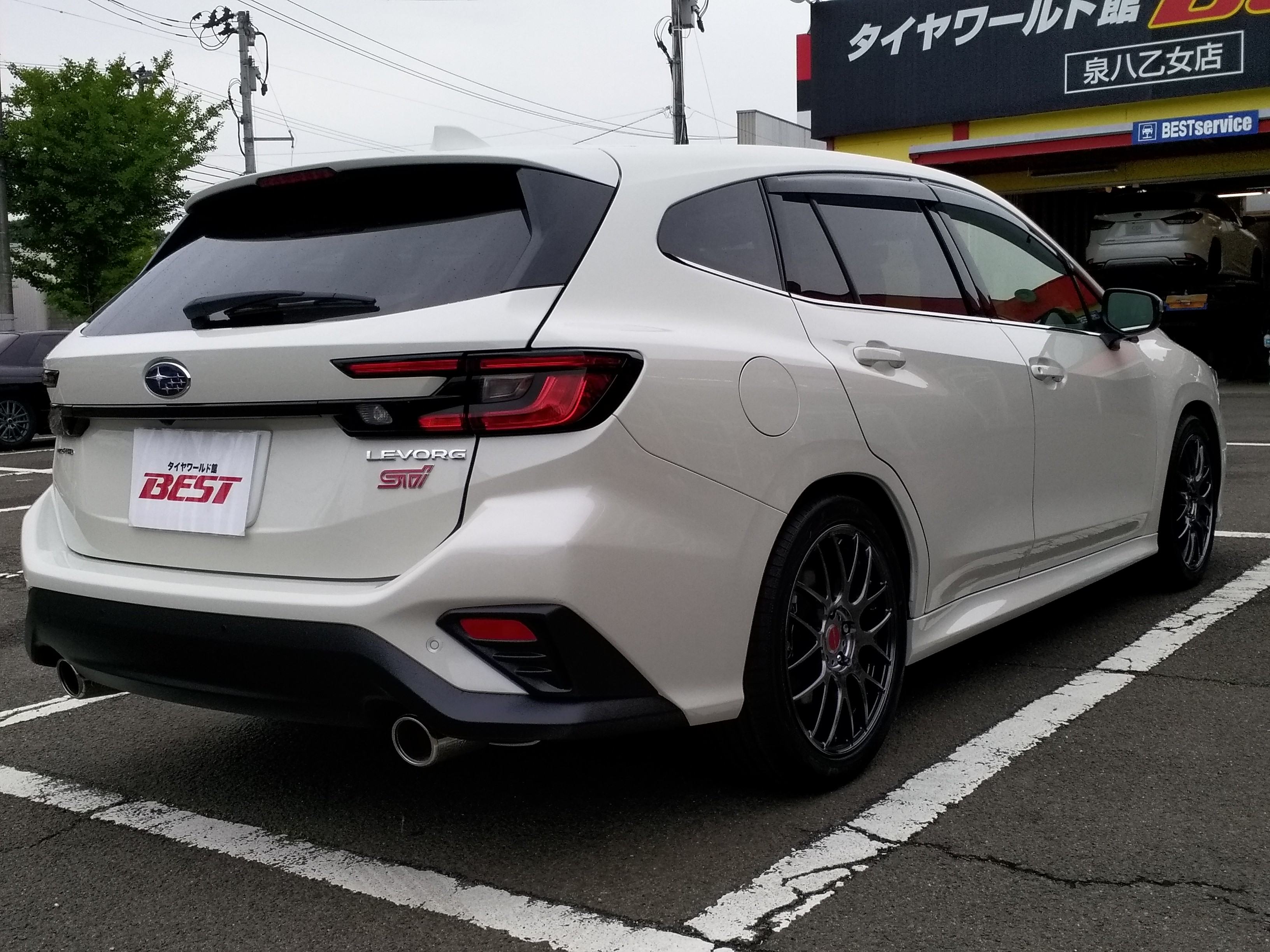 BEST写真館 | スバル レヴォーグ VN5 の WORK(ワーク) WORK EMOTION ワーク エモーション 18 グリミットブラック(GTK) を表示 | タイヤとアルミホイールの ...